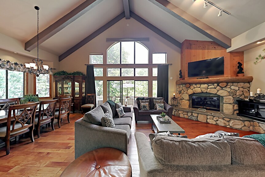 Beautiful Home W/ Lake Access, Decks, Fire Pit, Papoose Lake Views, & Ev Charger - San Bernardino