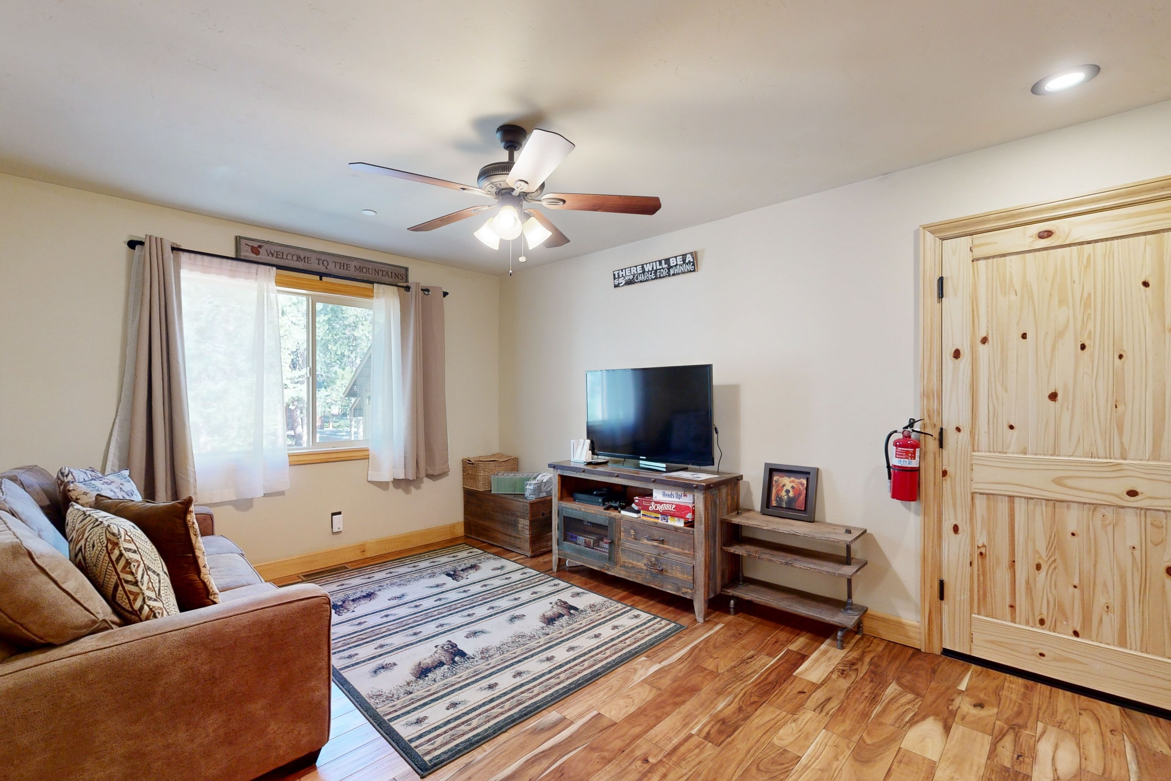 Quiet Home With Hot Tub, Grill, & Fireplace - Near Bike Path & Pool - Truckee, CA