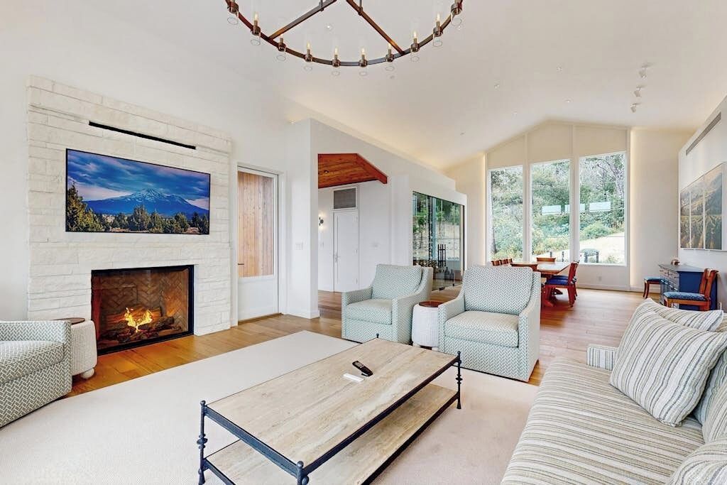 Exquisite Modern Getaway With Private Hot Tub & Pool + Large Deck W/valley-view - Calistoga, CA