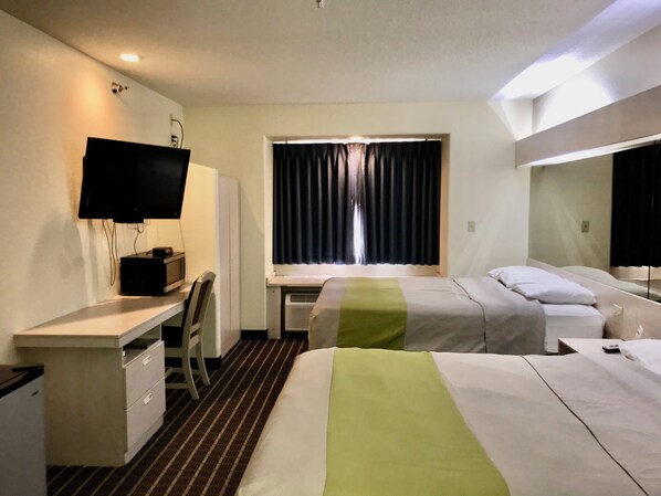 Quarto casal básico | Ferros/tábuas de passar roupa, Wi-Fi de cortesia, roupa de cama