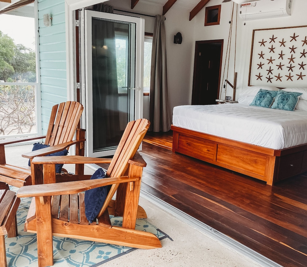 Beach Front Studio - Turtle Tides - Placencia