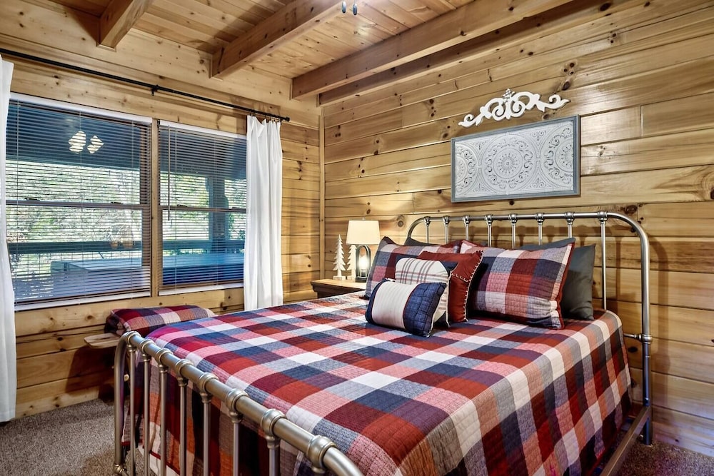 Cabin W/king Bed|attractions|hot Tub|gsmnp|dollywd - Sevierville, TN