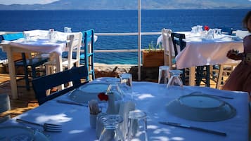 Servem pequenos-almoços, almoços, jantares e brunches (fins de semana)