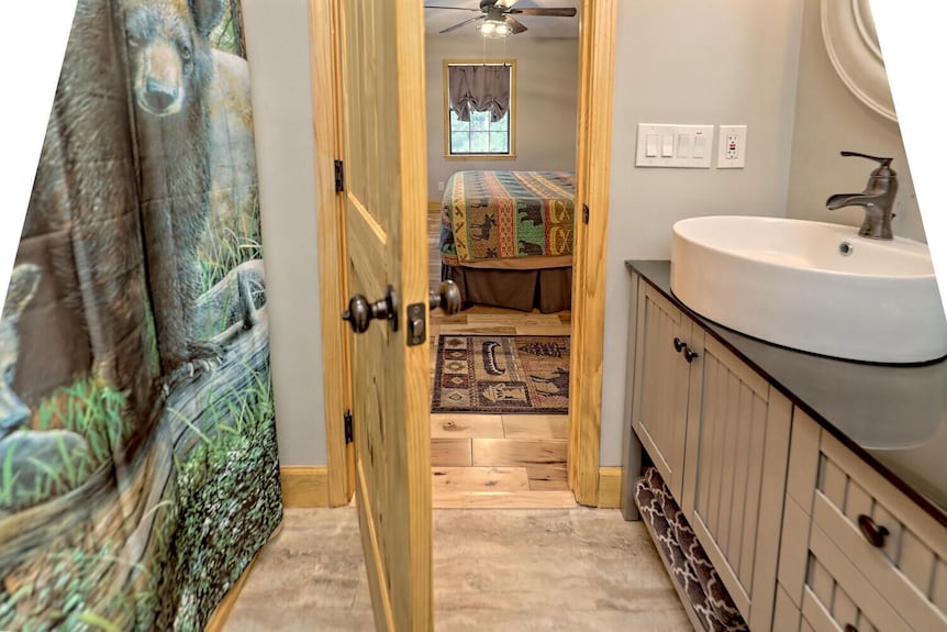 Bearys Den Where Chic Meets Country In This Cozy Cabin - Blue Ridge Mountains