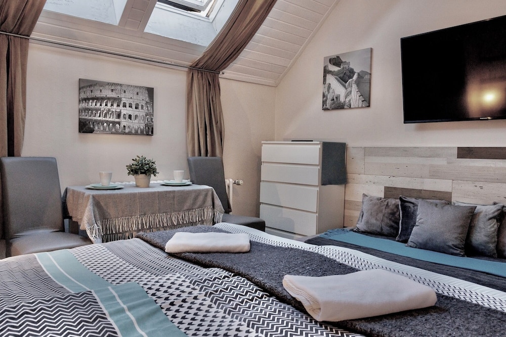 Nestled In The Quiet Hills Of Prague, Attic Suite 2 - Prag