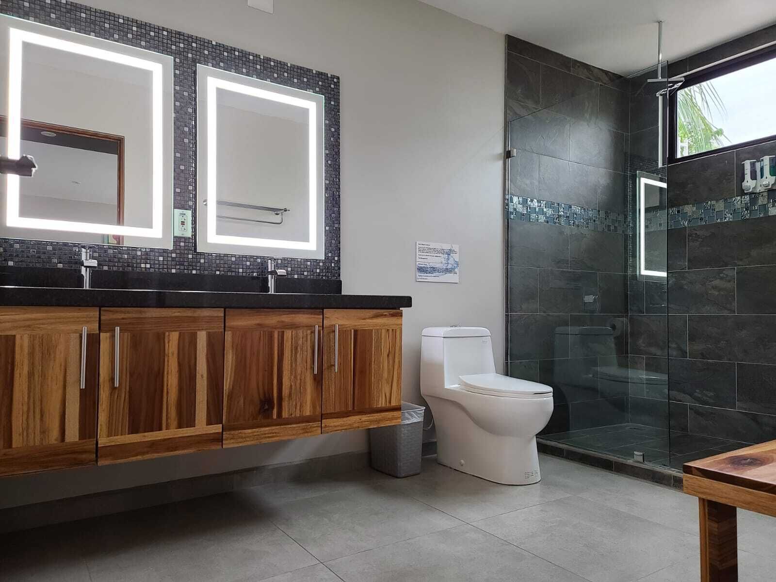 Apartamento standard | Banheiro | Banheira, secador de cabelo (mediante solicitação), toalhas de banho 