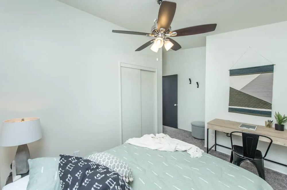 Fresno House| 3 Bed/2 Bath | Large Backyard | 1/2 Mile To 41 Hwy! - Water slides, Fresno