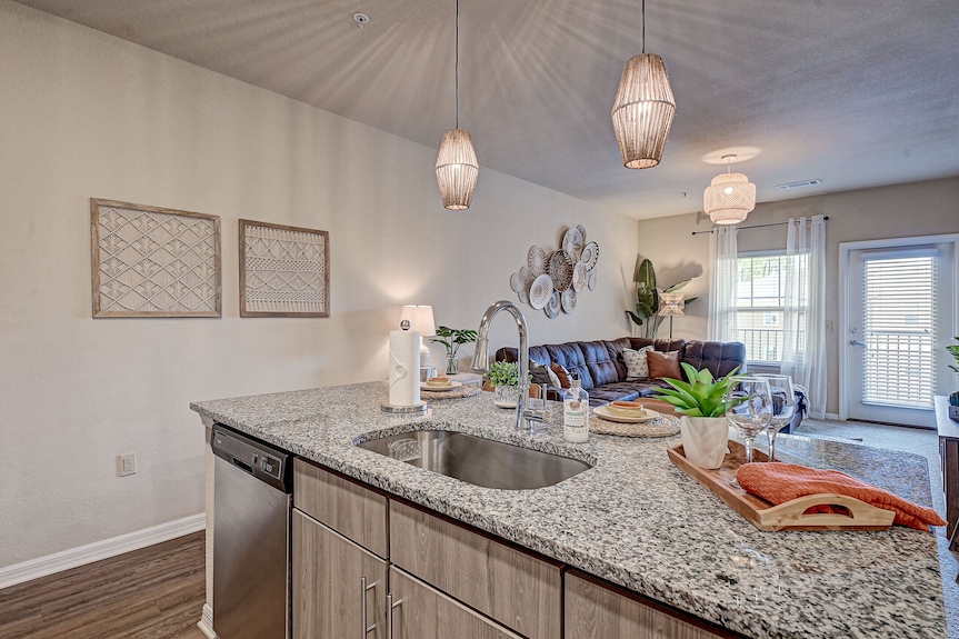 Boho Luxe Nr Jax Int. Airport & Shopping - Jacksonville, FL