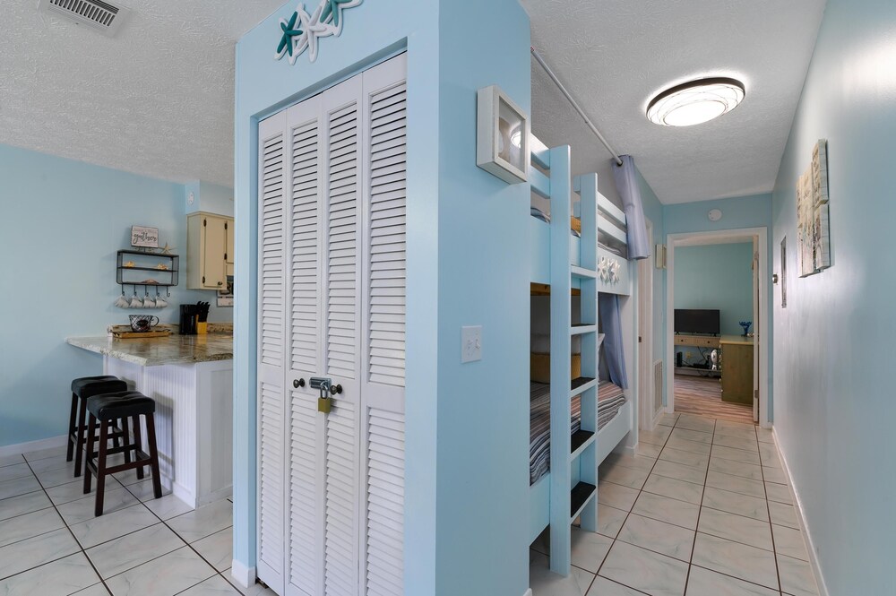 Southwind: 1/1/ + Bunks, 18+ To Book - Panama City Beach, FL
