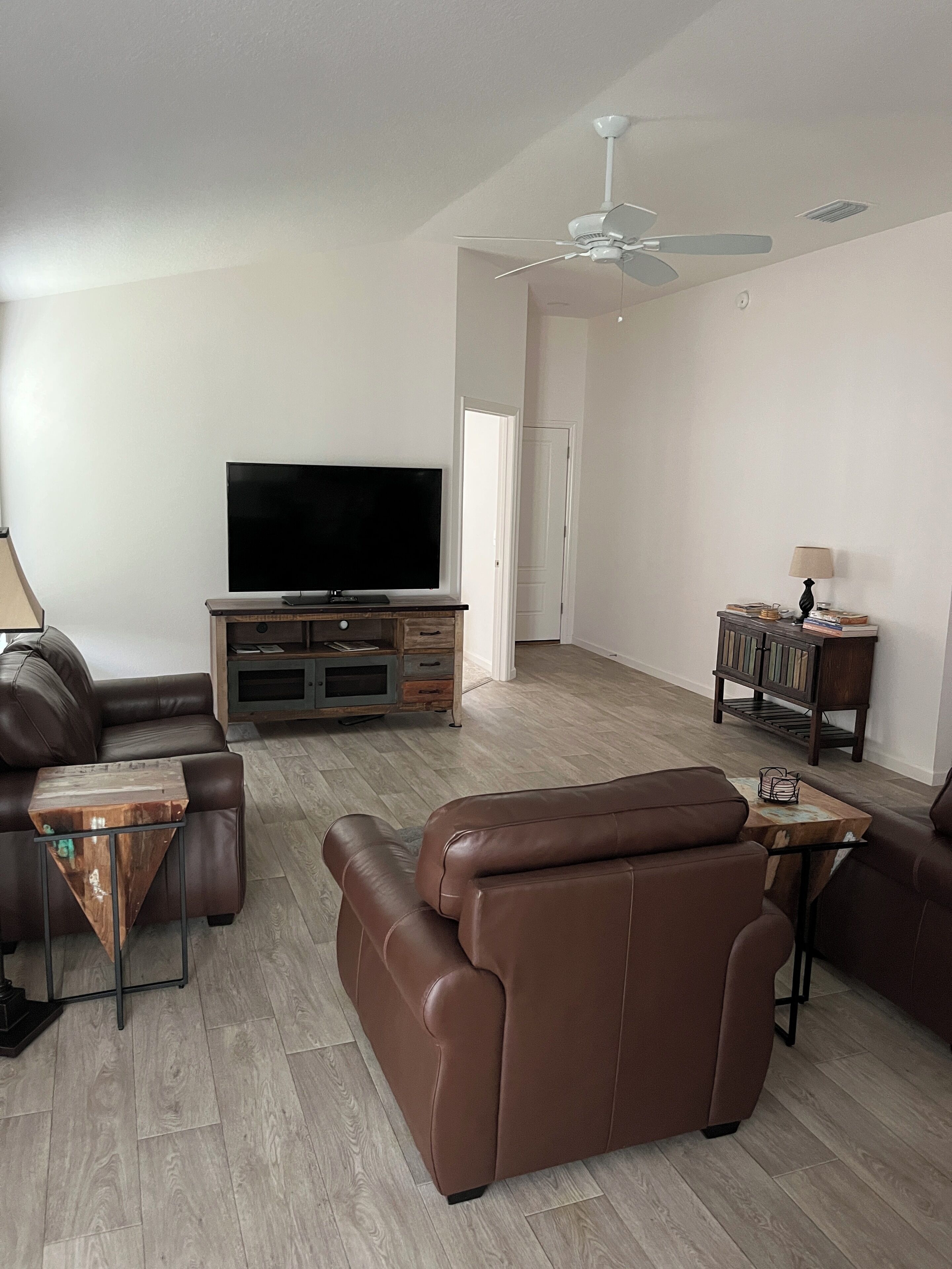 Modern & Serene Oasis ~ 5 Location ~ Amazing Home - Wildwood, FL