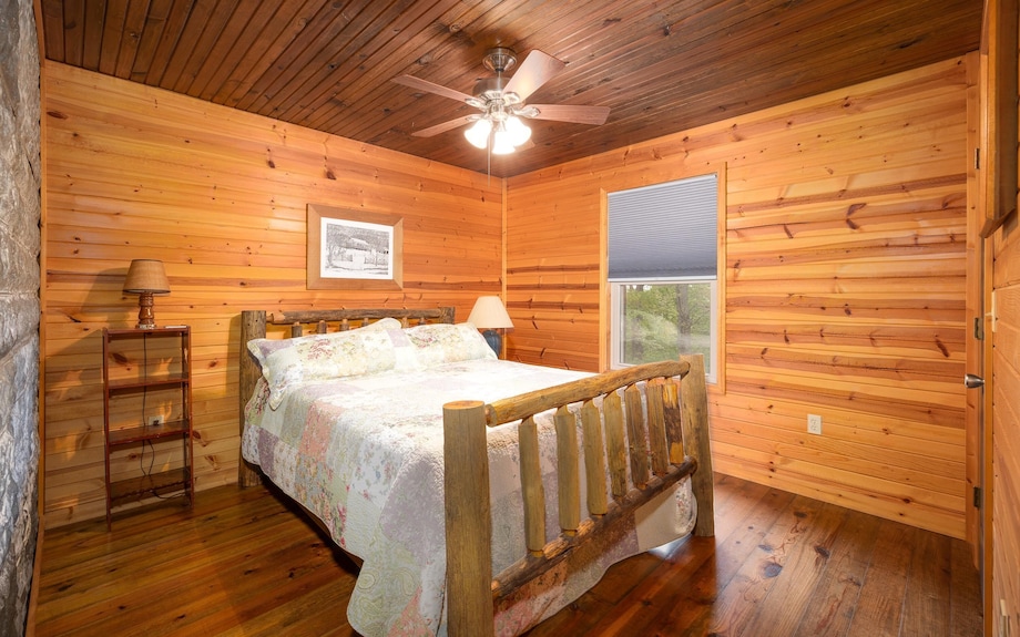 Intimate And Inviting 2 Bedroom Cabin With Hot Tub And Private River Access - Missouri