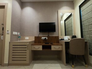 Secretária adequada para computadores portáteis, Wi-fi grátis 