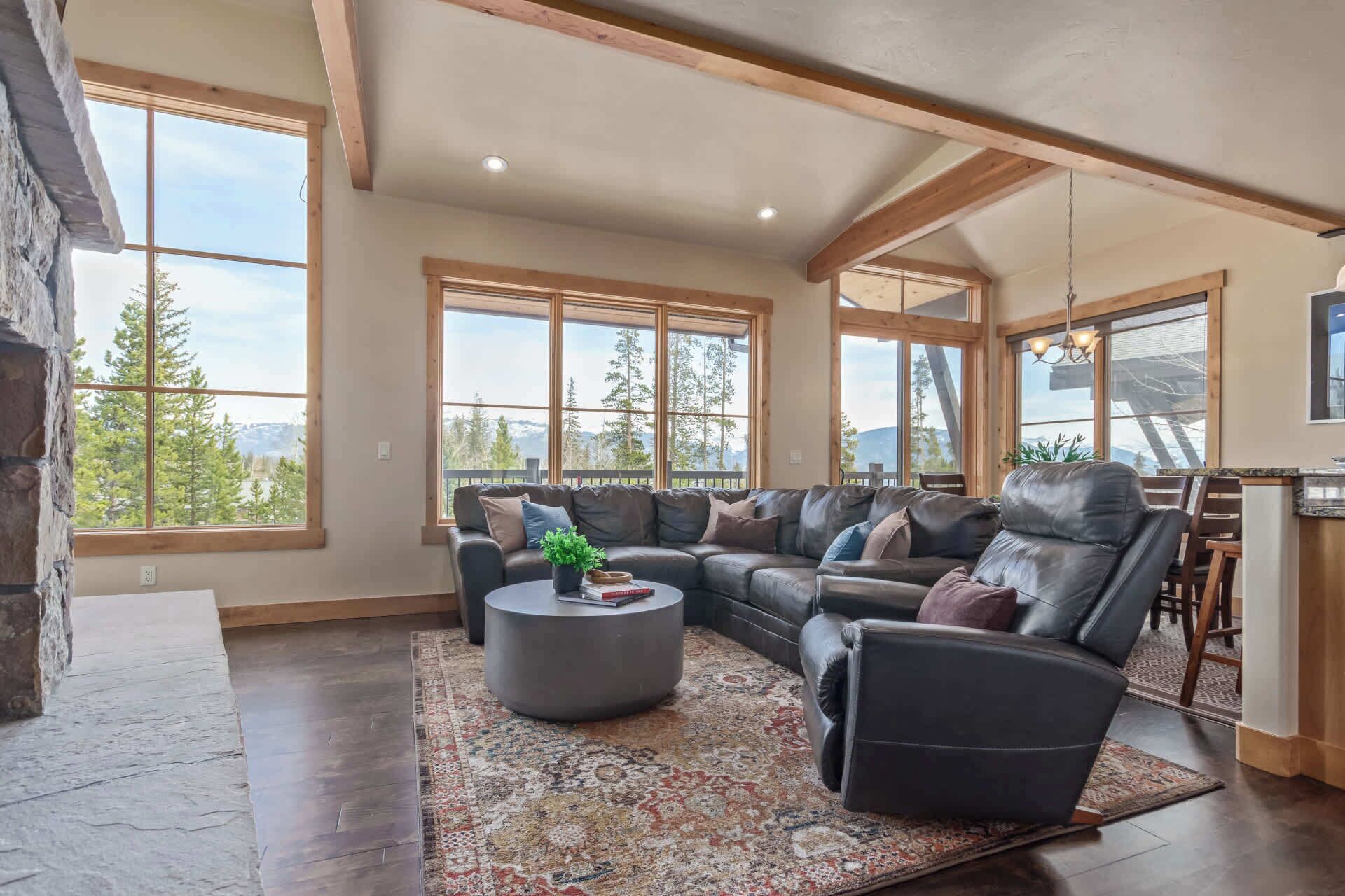 Incredible 4br Tranquil Setting & Space To Spare! - Silverthorne, CO