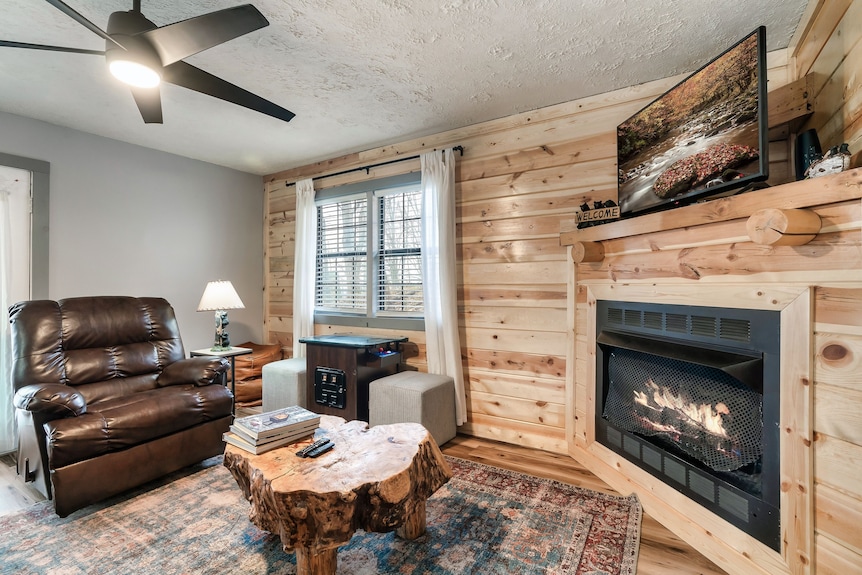 Stunning Views W/hot Tub, Arcade Games & Extended Deck - Gatlinburg, TN