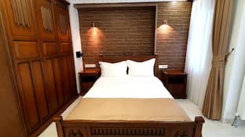 Apartamento Deluxe, 3 quartos, cozinha | Cofre no quarto, secretária