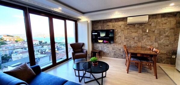 Apartamento, 1 quarto, cozinha, vista para o mar | Cofre no quarto, secretária