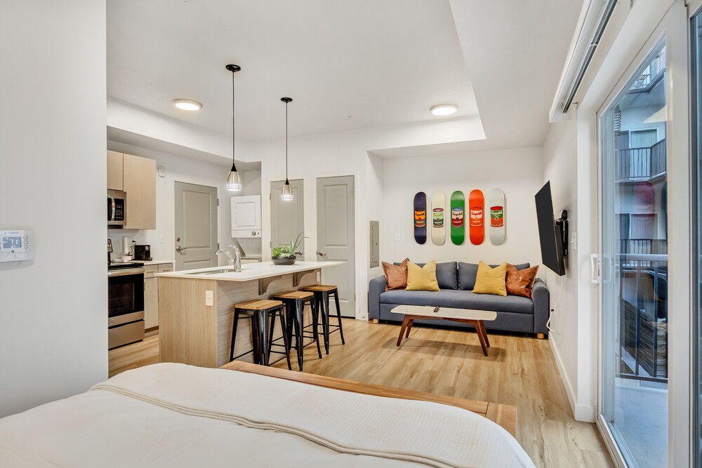 Downtown 2 Bed Studio With Gym & Views - Salt Lake City, UT