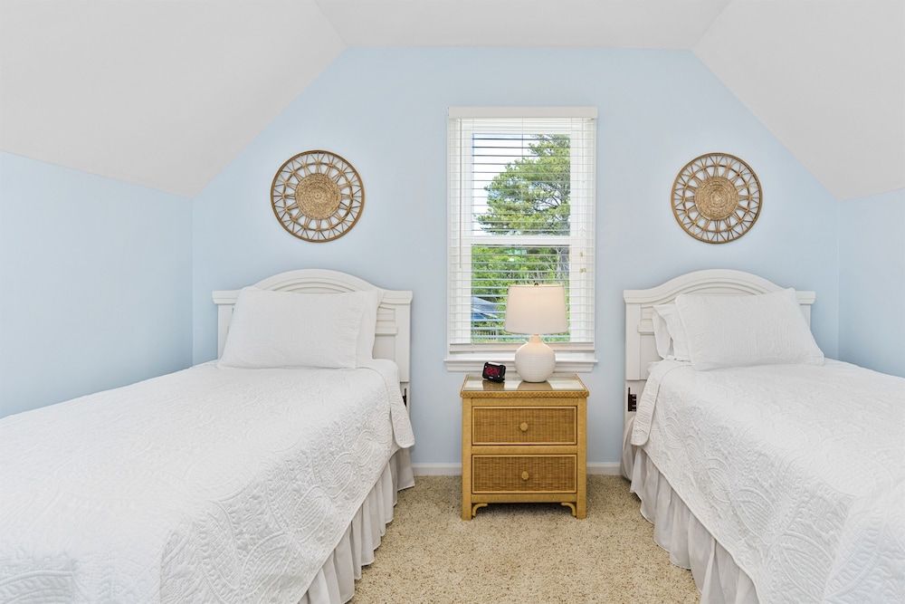 Peaceful 4br Beach Escape W/ Famous Heated Mystery Pool™ | 2-min Walk To Beach - Swansboro, NC