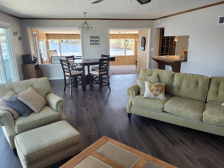Lake Front Home With With Pontoon Boat Available For Rent - Michigan