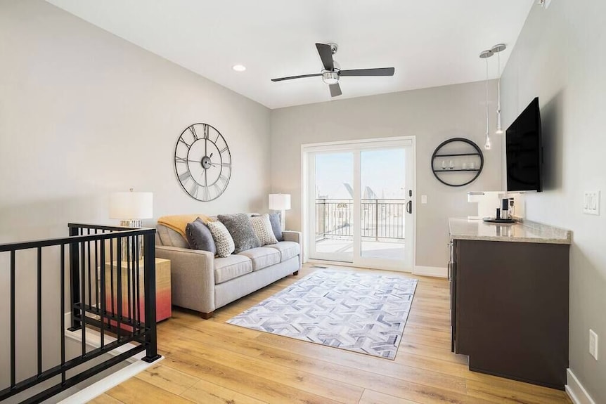 Downtown Condo With Private Terrace - Holland Tulip Time Festival