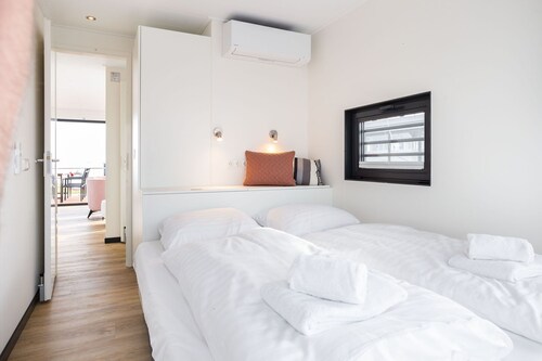 Einzigartiges Hausboot Auf Und Um Das Sneekermeer - Sneek