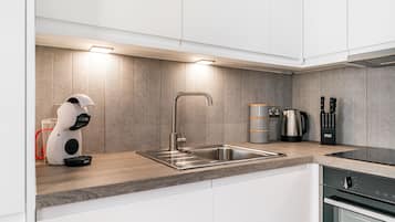 Apartamento, 1 quarto | Cozinha privada | Geladeira grande, micro-ondas, fogão, lava-louças