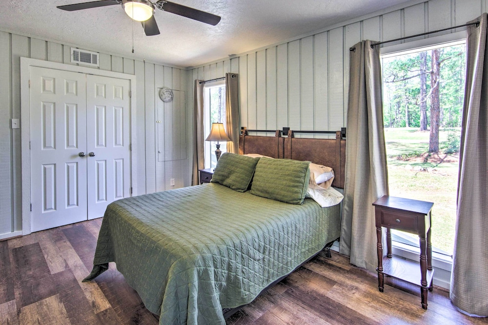 Brookeland Resort Cabin W/ Golf + Lake Access - Jasper, TX
