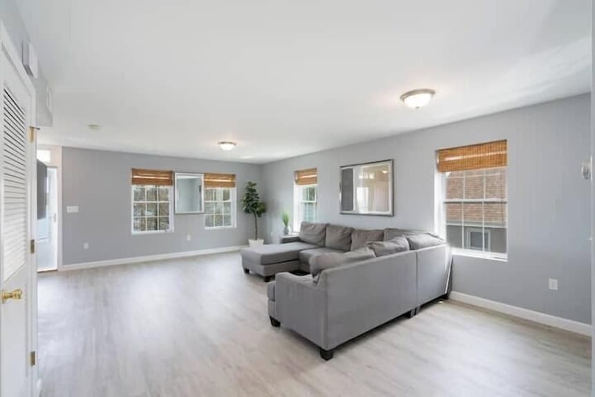 Gorgeous Waterfront 3 Bedroom, 1.5 Bathroom Unit. - 紐哈芬市