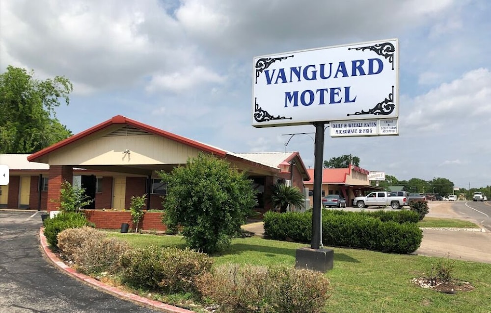 Vanguard Motel - Navasota, TX