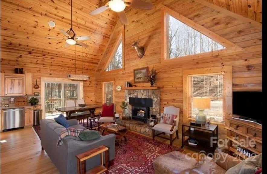 Spacious Mountain Home Close To Blue Ridge Pkwy W/ Hot Tub - North Carolina