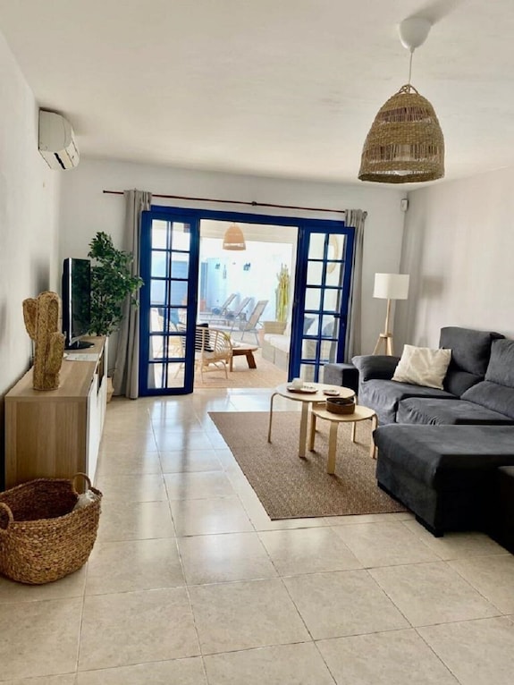 Stylish 2 Bedroom And 2 Bathroom Villa With Private Pool & Roof Terrace - Playa Blanca, Las Palmas, Spain