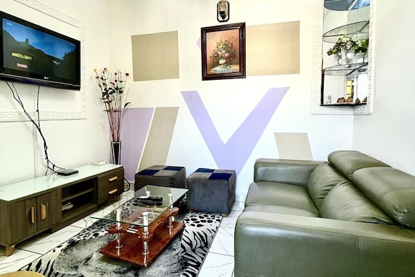 1 Bed Studio Sleeps 2 - Secure Parking, Central - Douala