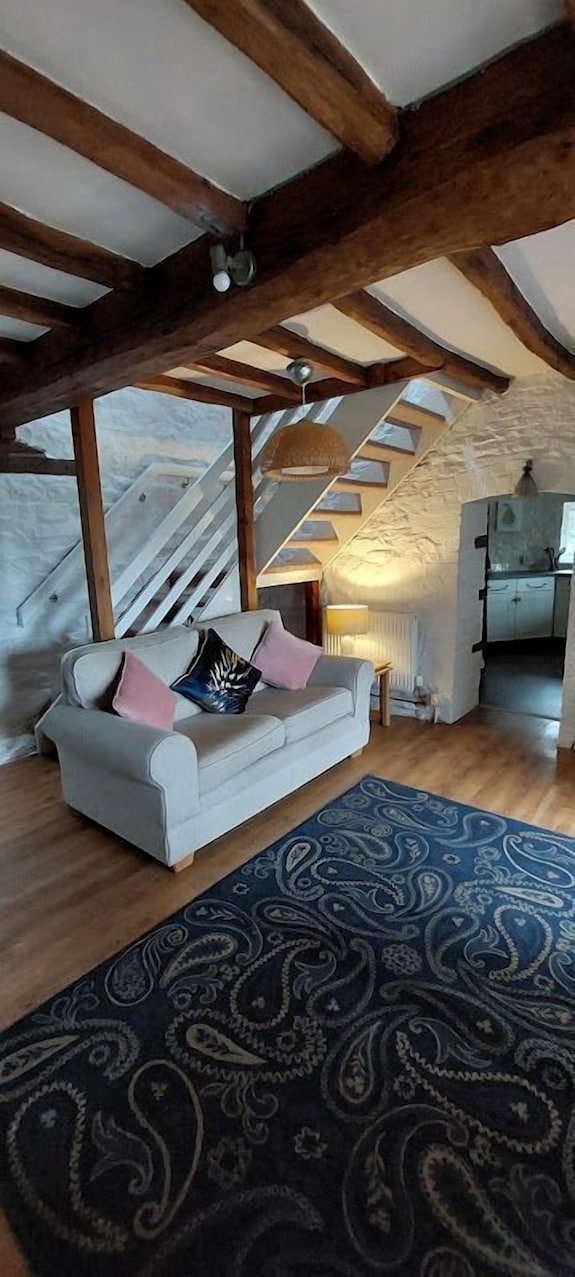 Old Hop Kiln - Sleeps 6 Guests In 3 Bedrooms - 글로스터셔