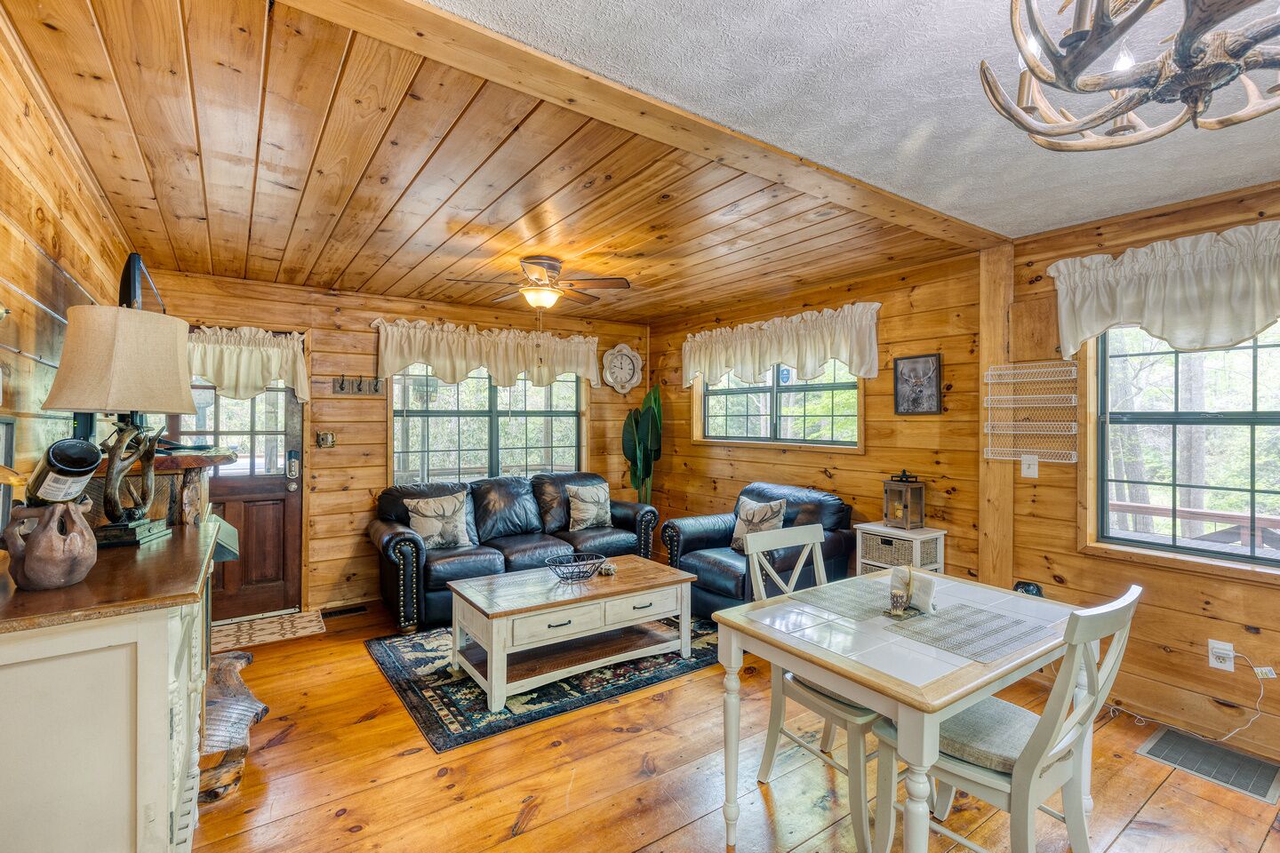 New Romantic Creekside Getaway With King Size Bed, Hot Tub & Pet Friendly - Georgia, GA