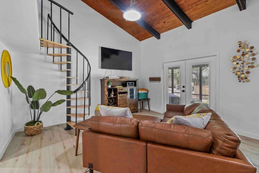 Modern Lakefront Loft Retreat ~ Private Beach & Water Toys - 弗洛爾蒙特