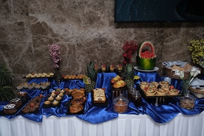 Café da manhã com buffet todos os dias (SAR 45 por pessoa)