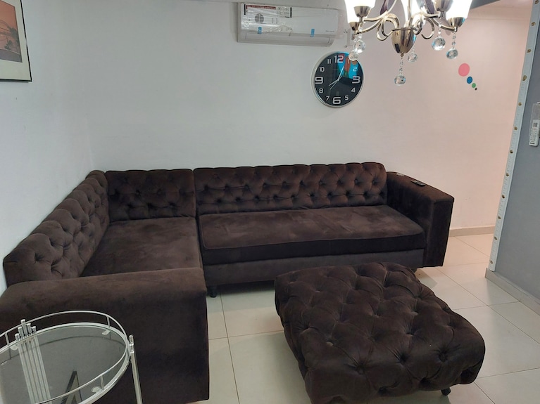 Centrally Located, 2 Bedrooms Apartment In Bastos, 100m From Black & Withe. - Yaoundé