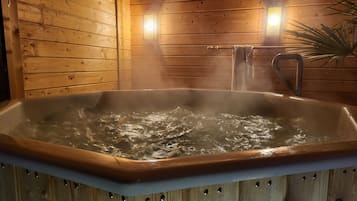 Sauna seca, banheira de hidromassagem