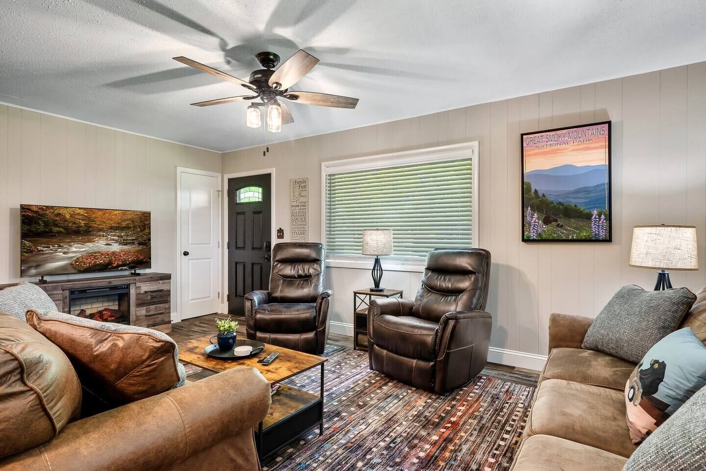 Fall Family Getaway In Pf/gtlnbg | Nr Dollywood | Hot Tub, Fire Pit, Cable - Pigeon Forge, TN