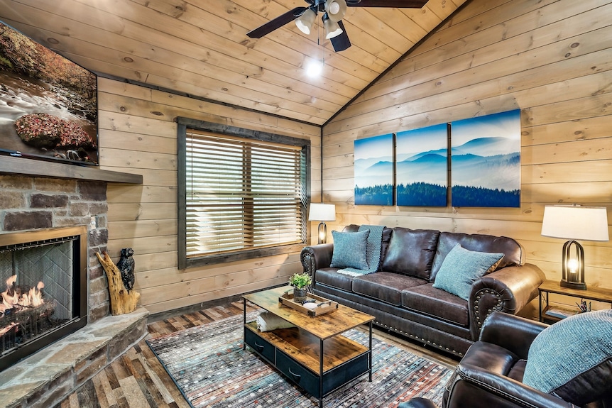 Near Dollywood,3 King Beds, Arcade, Hot Tub, Grill - Pigeon Forge, TN