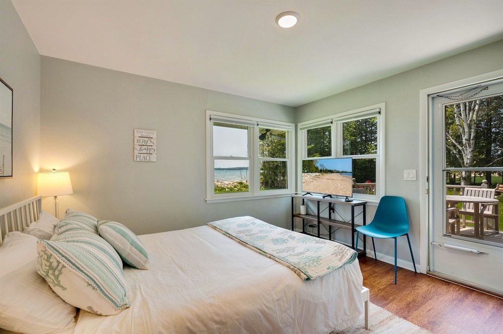 Lake Mi Sandy Beachfront | Walk To Trails & Town - Baileys Harbor, WI
