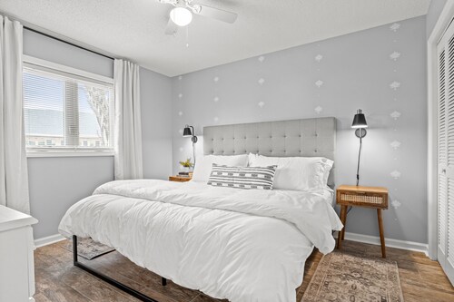 5 Min To The Beach! Modern & Bright. Water View, King Bed & No Stairs! - Surfside Beach, SC