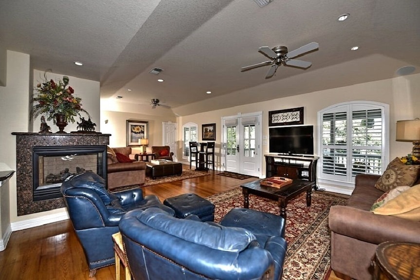 Comal River 403c – Modern Cottage, Walk To All! - New Braunfels, TX