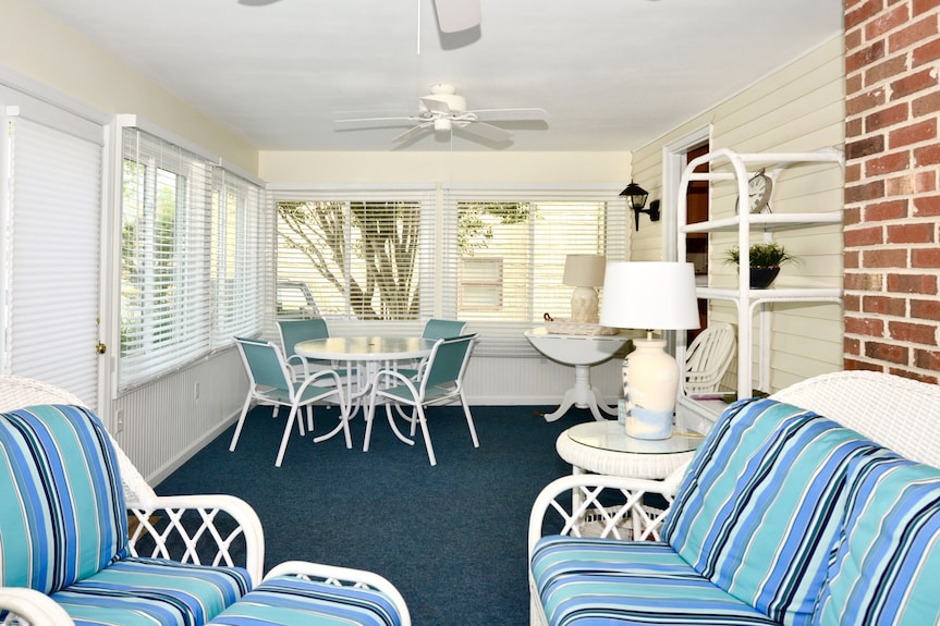 Walk Everywhere! Pet Friendly Rehoboth Beach Home Sleeps 10 - Dewey Beach, DE