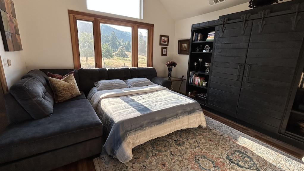 Dream Ranch ( Baghe Arezoo) - Mariposa