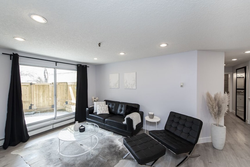 Modern Condo Downtown Calgary. Walking Distance From Downtown, 17th Ave And 4th - Calgary