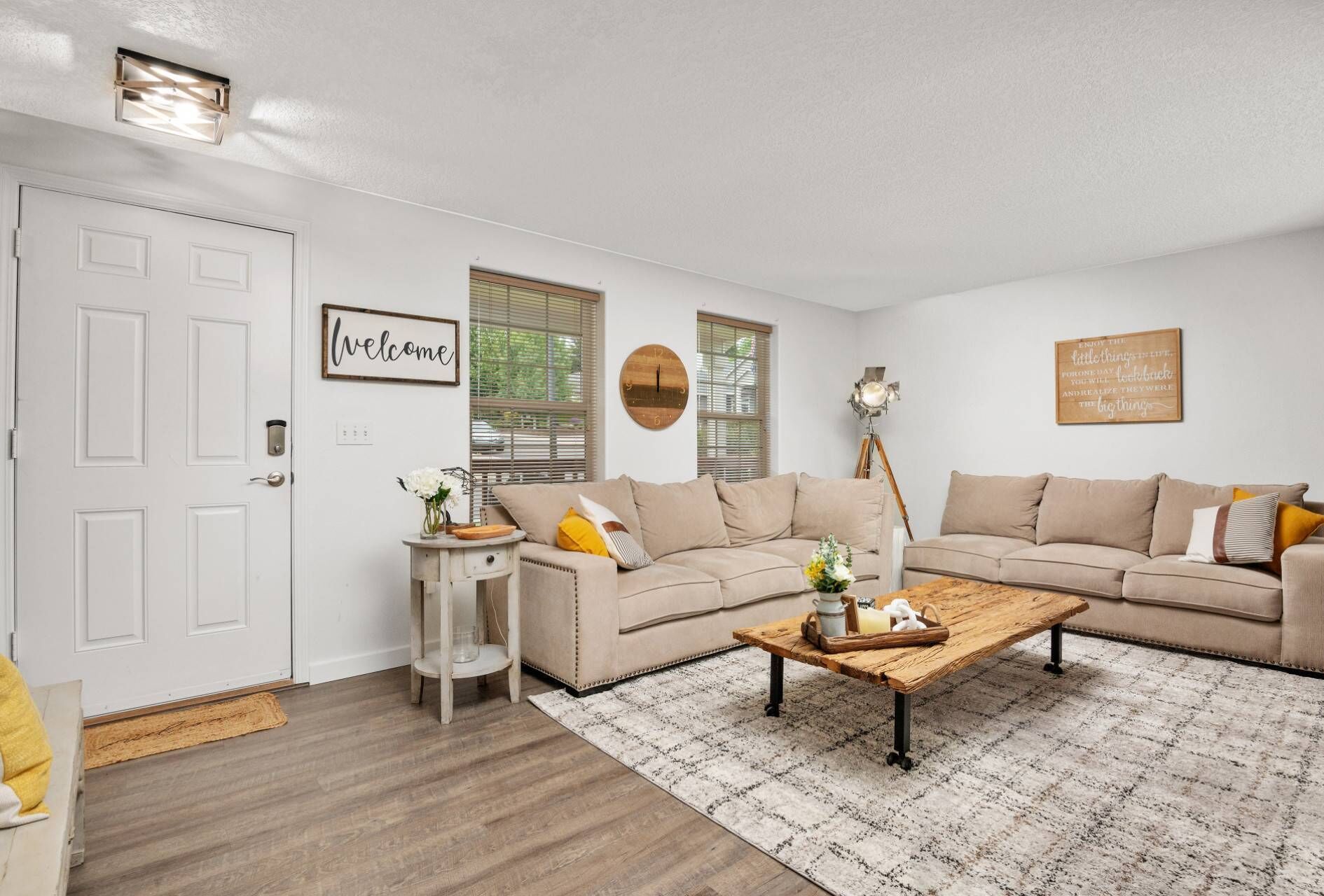 Unrivaled Location, Hot Tub, Huge Patio W/ Gazebo And Couches, Pool Table, Ping Pong, Walk To Dundee - Dundee, OR