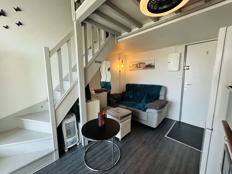 Appartement Rénové 2 Pièces + Mezzanine, Piscine, Parking, Proche Plage - Fleury