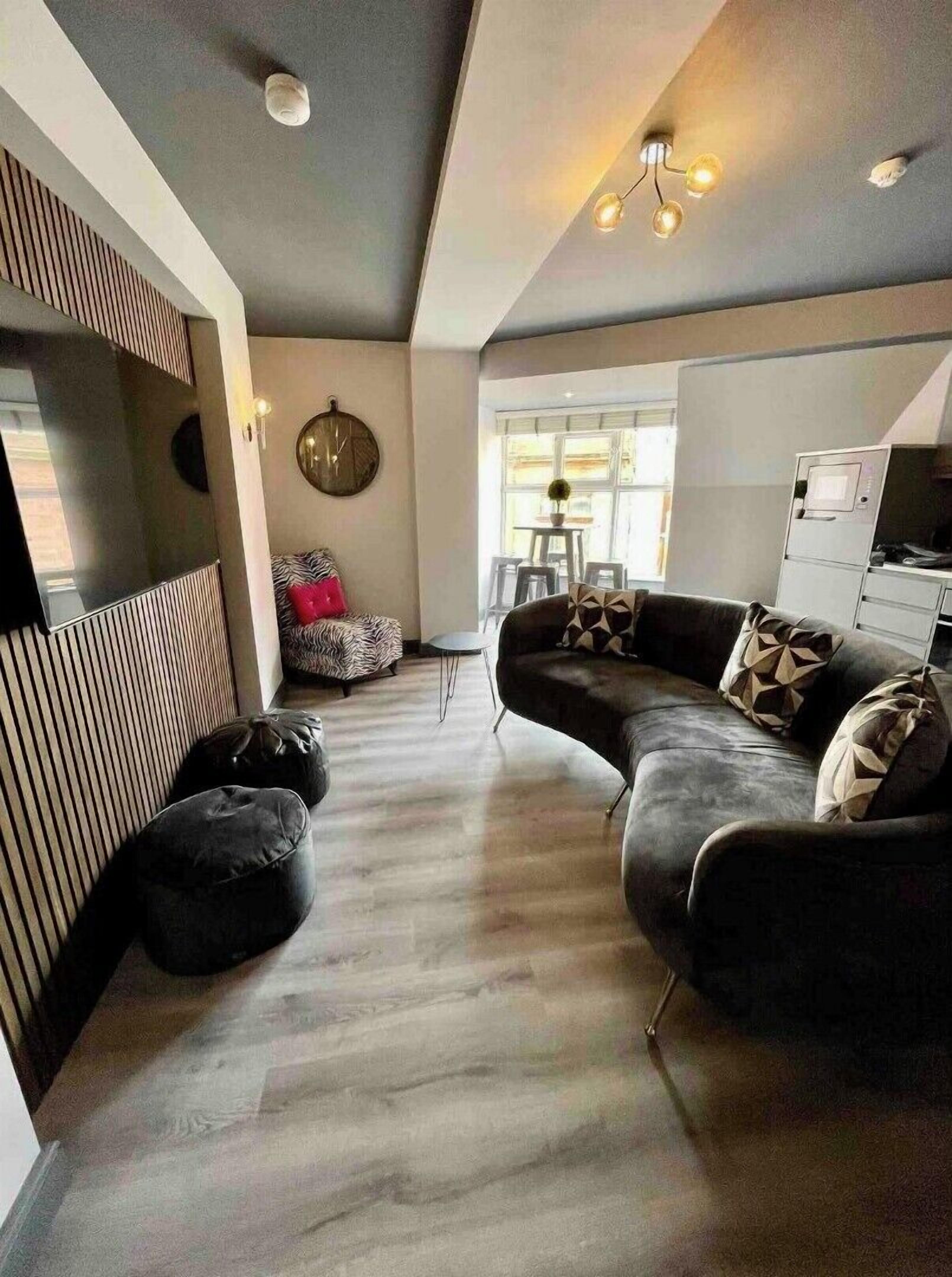 Vogue 2 Bedroom Apartment In Central Blackpool - Blackpool