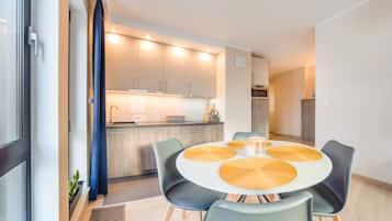 Apartamento (46) | Geladeira, cooktop, chaleira elétrica